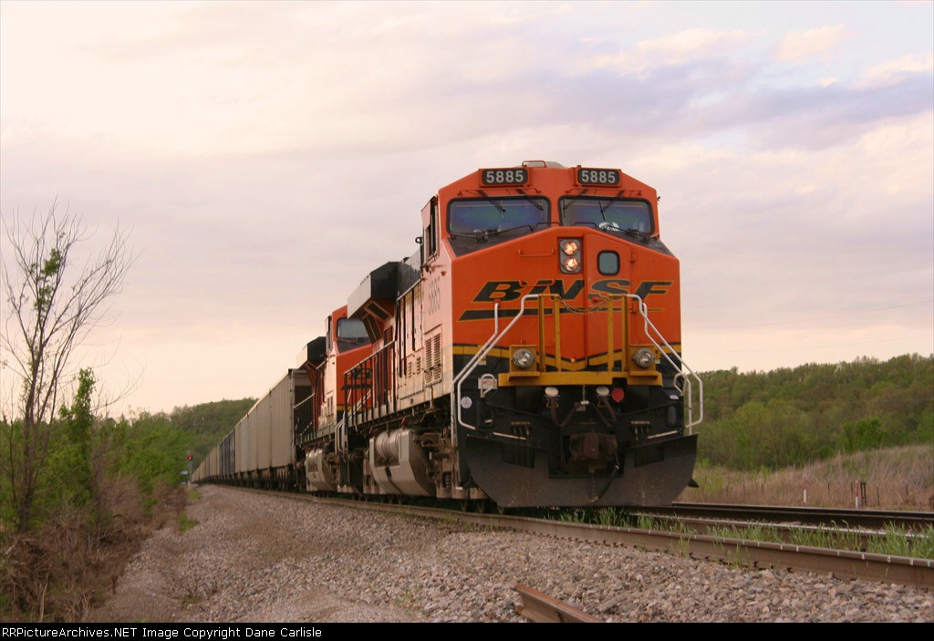 BNSF 5885 under colorful skies